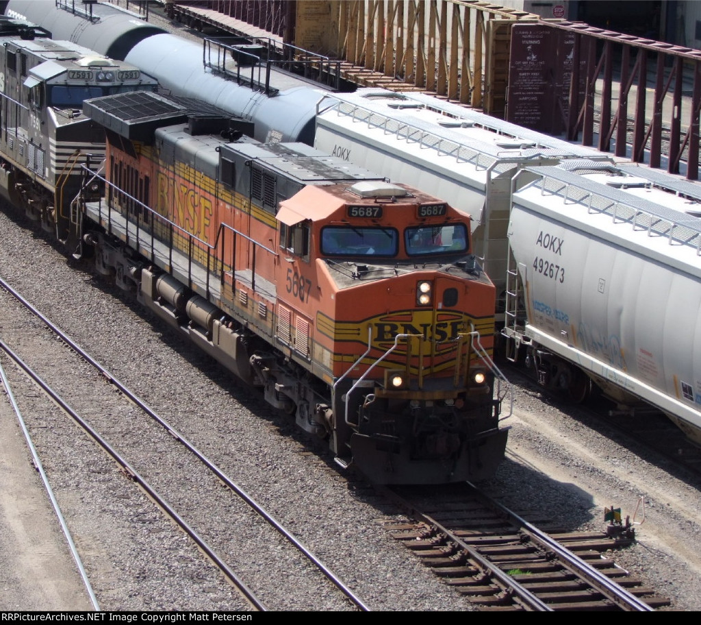 BNSF 5687